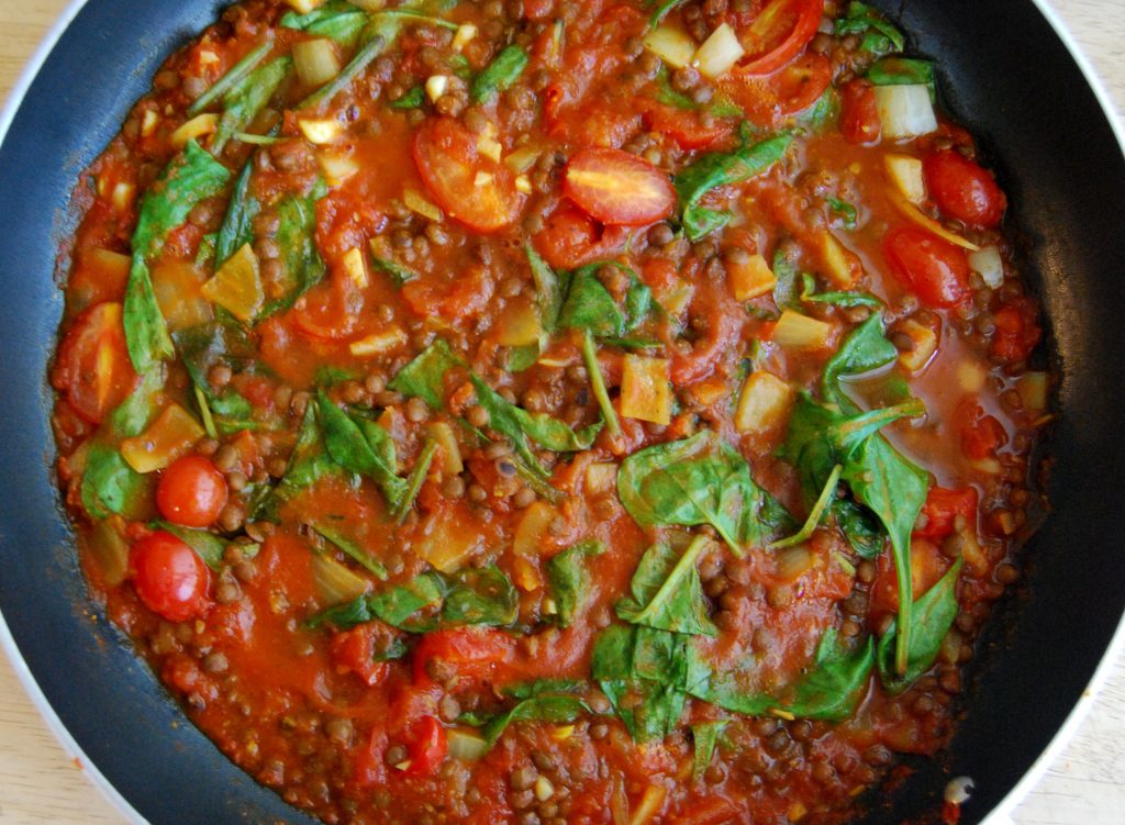 Thjerrëza të ziera me domate dhe majdanoz - Neps.al