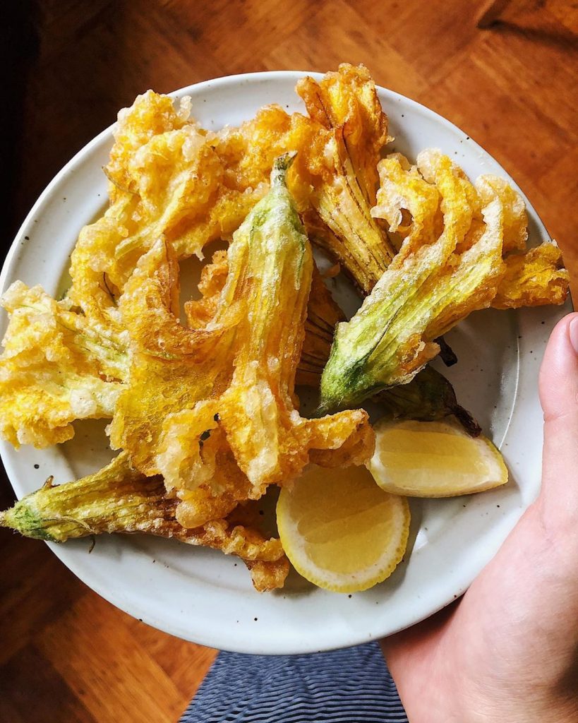 Të bësh friturë me kungulleshka - Neps.al