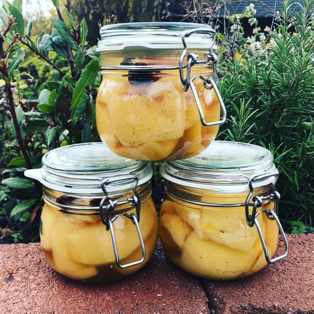 Eshtë koha perfekte për të shijuar komposto ftoi. Ja receta me 4 ...