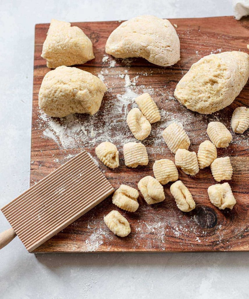 Njoki të bëra vetë me spinaq, panxhar dhe shafran - Neps.al