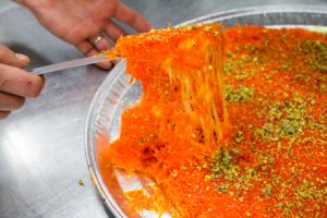 Khanef: Receta e ëmbëlsirës tradicionale nga Lindja e Mesme - Neps.al